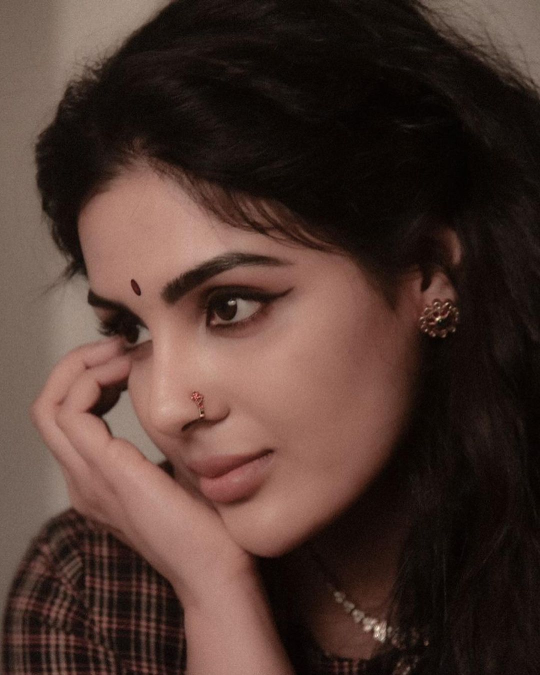 టాలీవుడ్ నటి సావిత్రి స్టైల్లో ఫోటోషూట్ చేసిన సంయుక్త మీనన్ ఫోటోలు ...