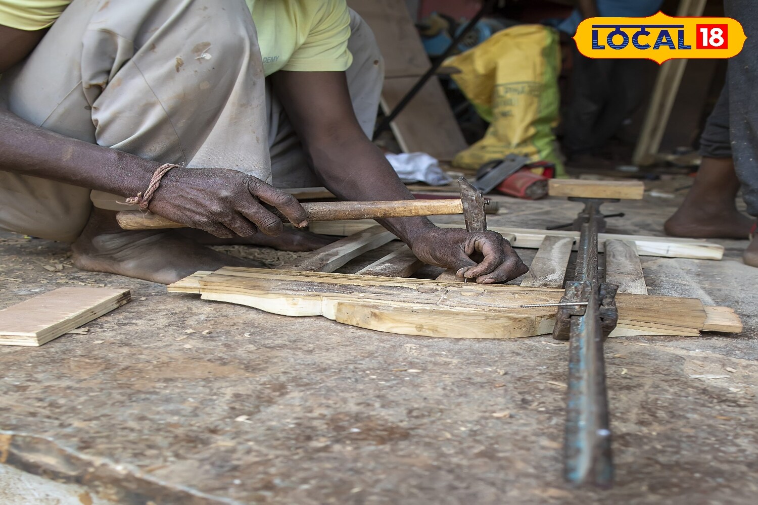 వడ్రంగి వృత్తి కనుమరుగు కానుందా.. | carpenter occupational outlook ...