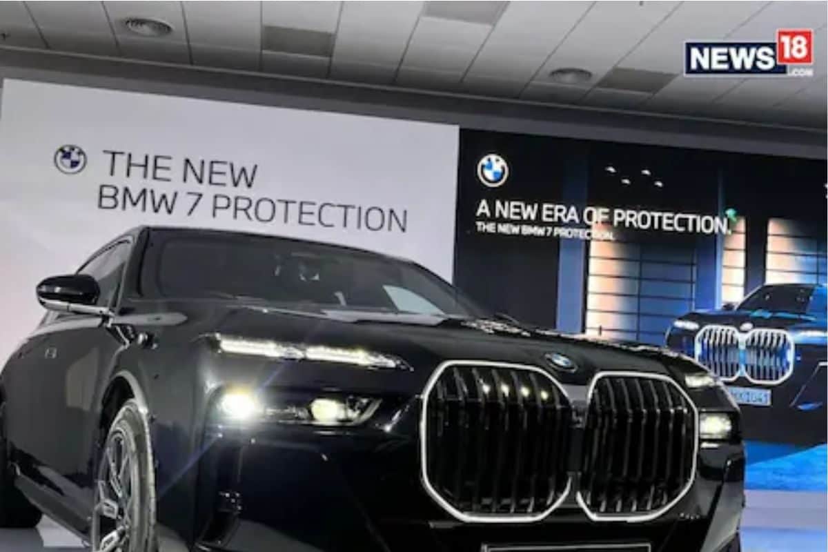 బీఎండబ్ల్యూ నుంచి బుల్లెట్ ప్రూఫ్ కారు..‘BMW 7 సిరీస్ ప్రొటెక్షన్’ లాంచ్| - News18 తెలుగు
