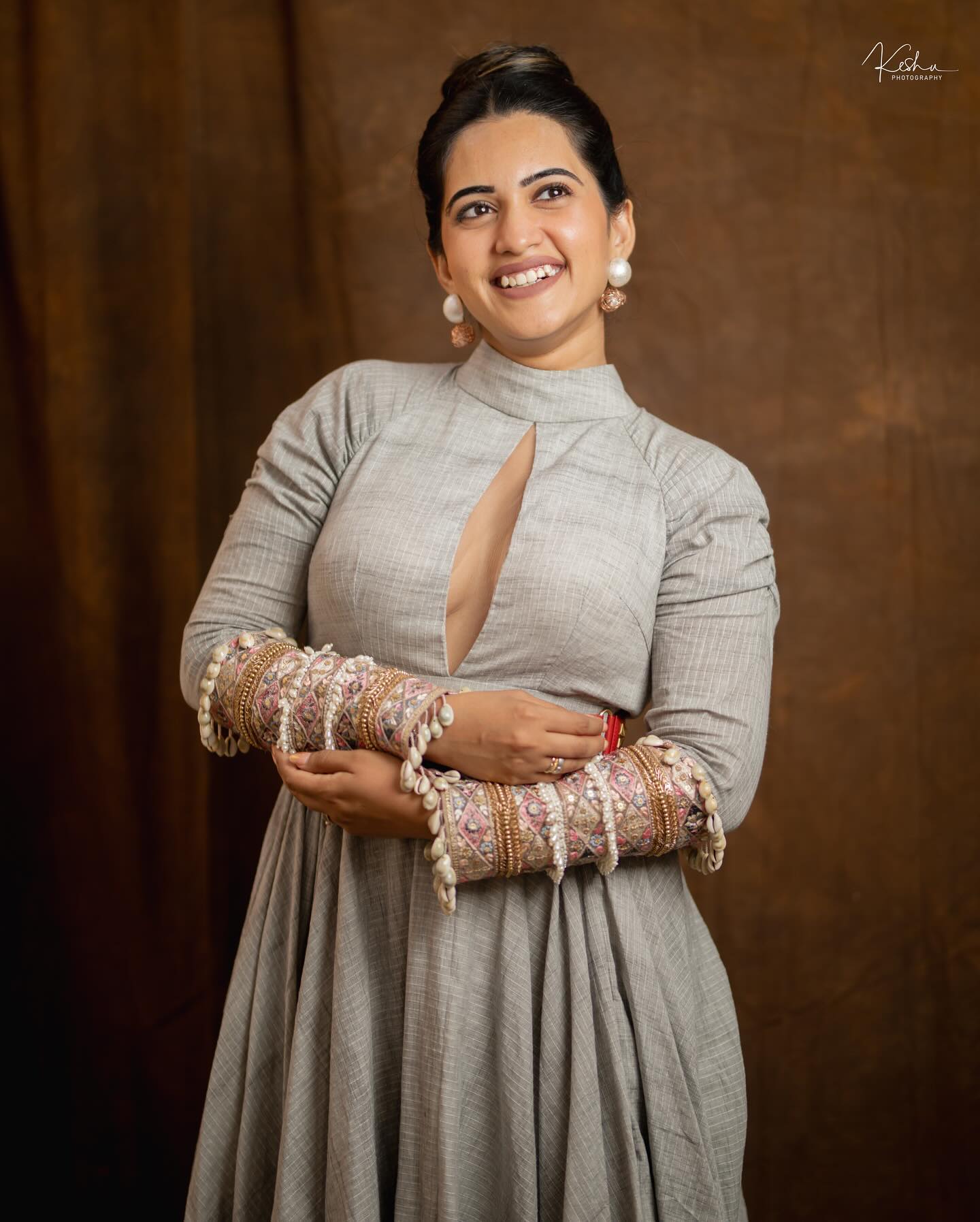 అదేం డ్రెస్సు.. అదేం చింపుడు.. అదిరే అందాలతో కవ్విస్తోన్న యాంకర్ ...