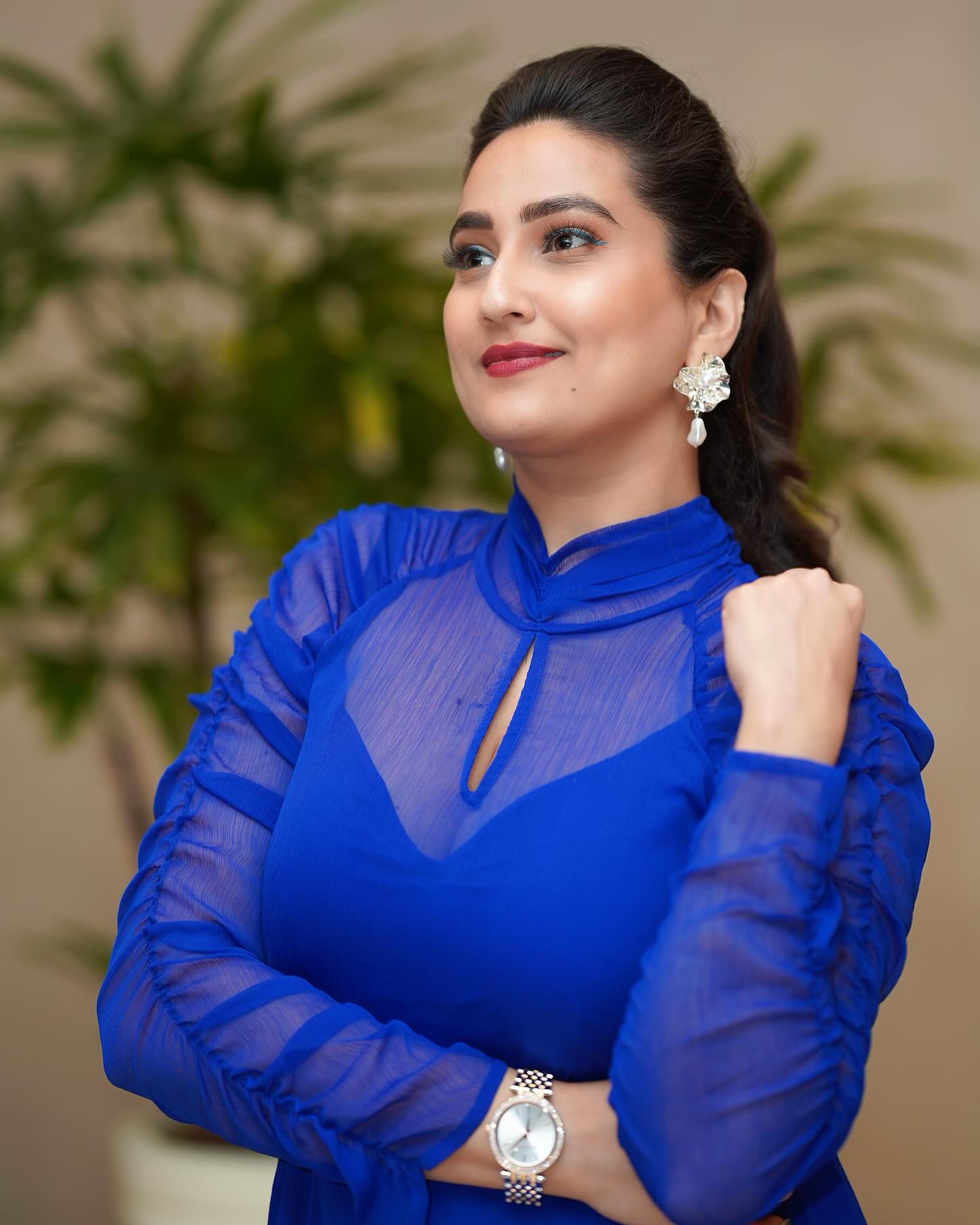 అదిరే అందాలతో రచ్చ చేసిన కుర్ర యాంకర్ మంజూష.. పిక్స్ వైరల్.. Telugu ...