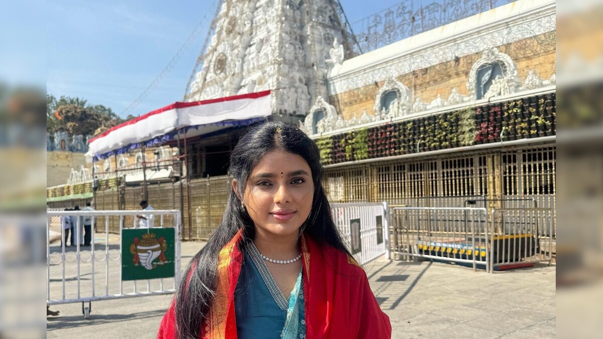 తిరుమలలో డియర్ ఉమ.. శ్రీవారిని దర్శించుకున్న హీరోయిన్ సుమయా రెడ్డి ...