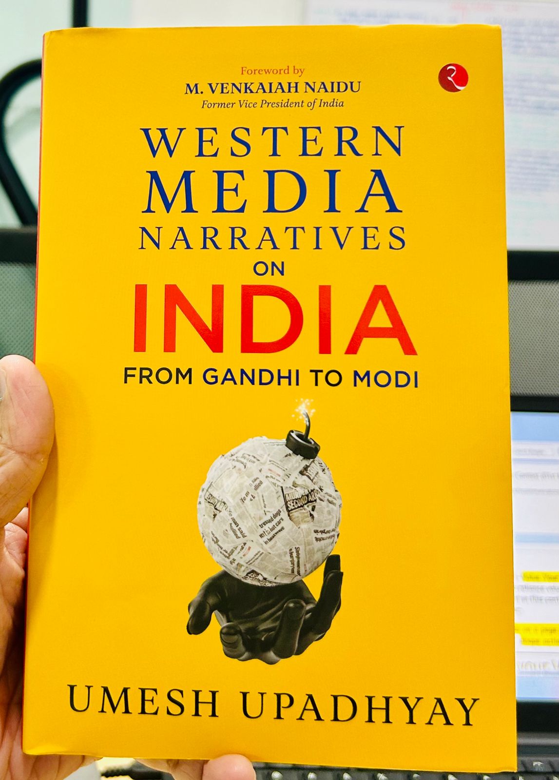 హైదరాబాద్ యూనివర్శిటీ బుక్ టాక్..పాల్గొన్న ప్రముఖ జర్నలిస్ట్ ఉమేష్ ...