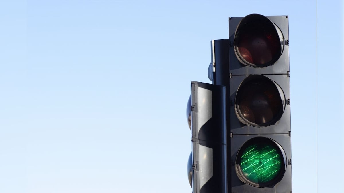 Traffic Signal: ఎరుపు, ఆకుపచ్చ, పసుపు.. ట్రాఫిక్ సిగ్నల్స్ లో ఎందుకు ఈ ...