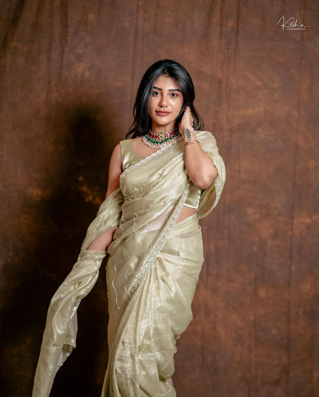 శోభనం పెళ్లికూతురు గెటప్‌లో స్టార్ నటి కూతురు.. నీలో ఇన్ని యాంగిల్స్ ...