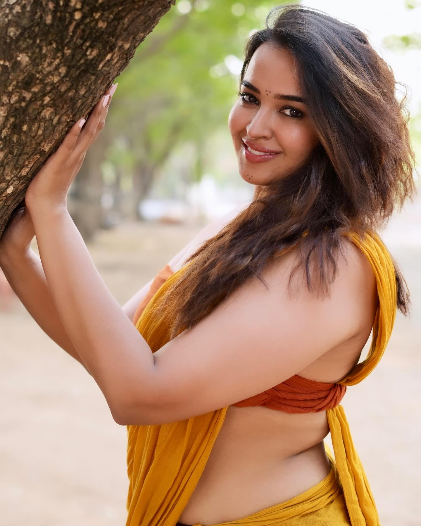 ఏం అందం సామి.. సోషల్ మీడియాలో రచ్చరేపుతోన్న తెలుగు అమ్మాయి.. Pujiithaa Ponnada looks gorgeous in ...