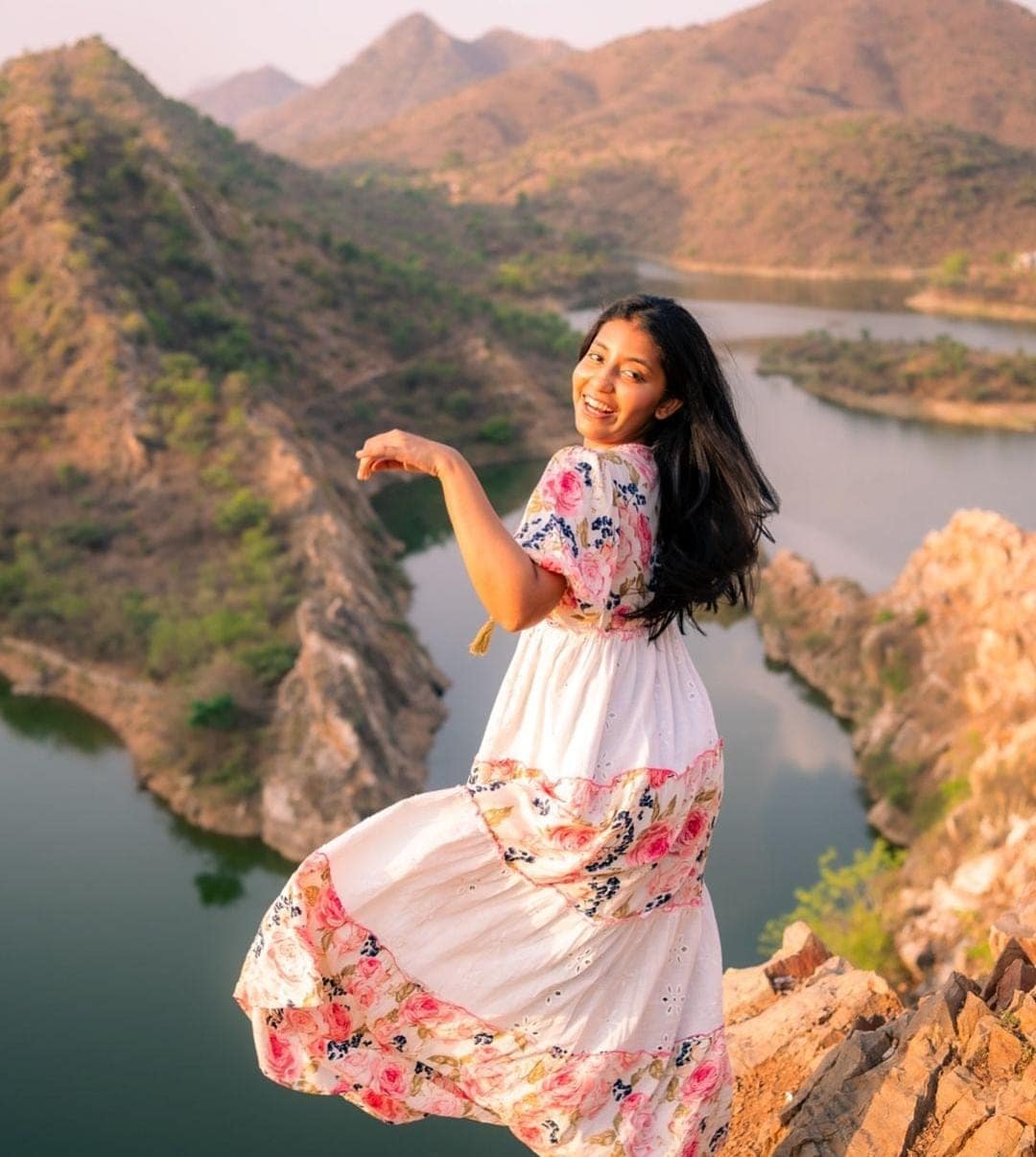 Aanvi Kamdar: రీల్స్ చేస్తూ యువతి మృతి.. కారణం బ్రెయిన్‌! – News18 తెలుగు