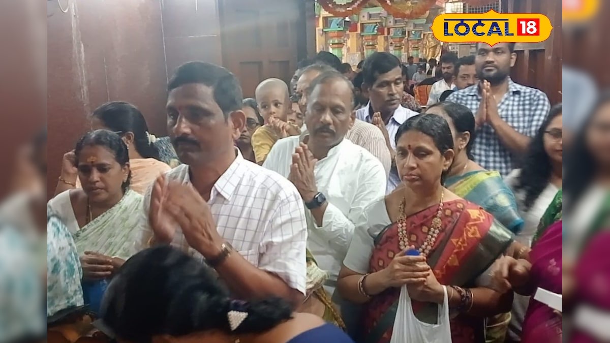 నాయకులు, అధికారులు ప్రత్యేక పూజలు.. చదువుల తల్లి గుడిలో భక్తుల సందడి ...