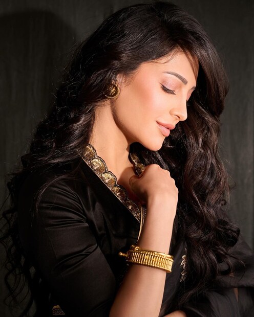 Tollywood Heroines - Priyanka Arul Mohan - Shruthi Hassan: నల్లచీరలో అదరగొట్టిన హీరోయిన్స్ ...