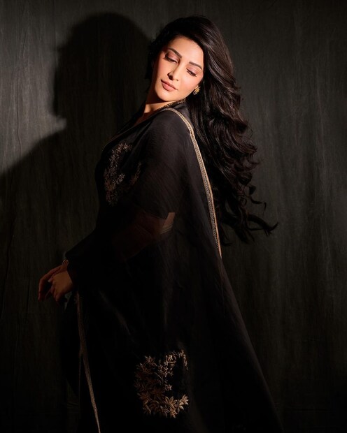 Tollywood Heroines - Priyanka Arul Mohan - Shruthi Hassan: నల్లచీరలో అదరగొట్టిన హీరోయిన్స్ ...