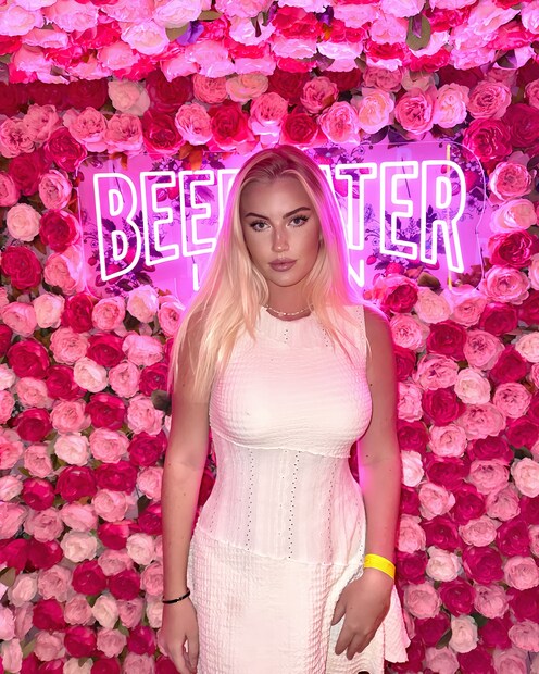 మోడల్ హాట్ కోరిక.. కుదరదన్న తాలిబన్లు.. ఆఫ్ఘనిస్థాన్ నుంచి నిషేధం ...