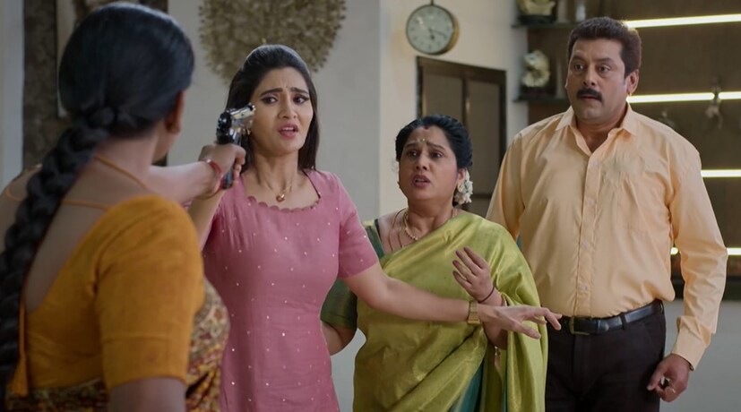 Karthika Deepam Serial Today April 11th Episode: ఇదేం సీరియల్ రా బాబు ...