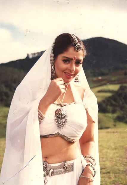 Actress Nagma: గుర్తుపట్టలేనంతగా మారిపోయిన నగ్మా.. ఎలా ఉండే బ్యూటీ ఎలా అయిపోయింది మామ! | సినిమా ...