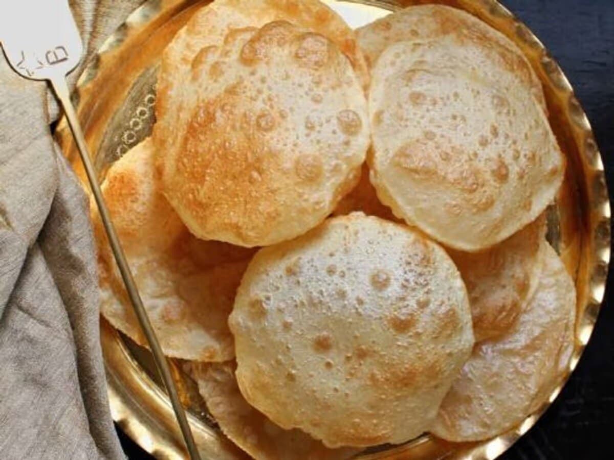 Oil Free Puri Making Tips: పిండిని ఇలా కలుపుకుంటే.. పూరీలు నూనె ...