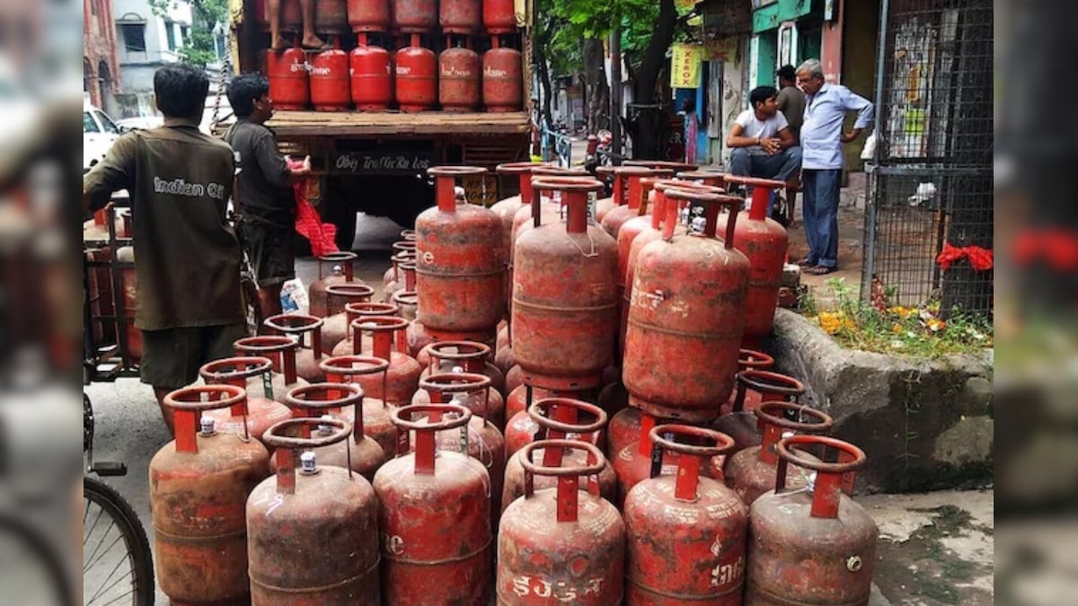 LPG Price Cut: గ్యాస్ వినియోగదారులకు భారీ గుడ్ న్యూస్.. పెద్ద మొత్తంలో తగ్గిన సిలిండర్ ధర ...