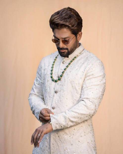 Allu Arjun Watch: రూ.300 కోట్లు తీసుకునే అల్లు అర్జున్ చేతి వాచ్ అంత ...