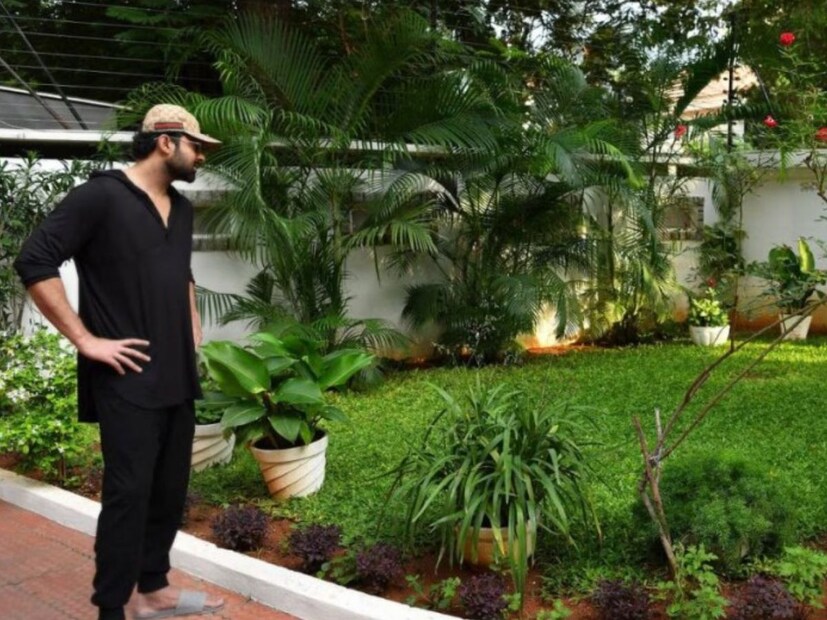 Prabhas House: ప్రభాస్ ఇల్లు ఎన్ని కోట్లో తెలుసా?.. రెండు స్విమ్మింగ్ ...