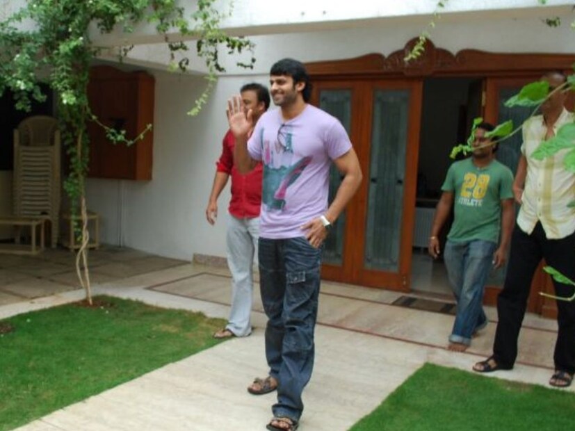 Prabhas House: ప్రభాస్ ఇల్లు ఎన్ని కోట్లో తెలుసా?.. రెండు స్విమ్మింగ్ ...