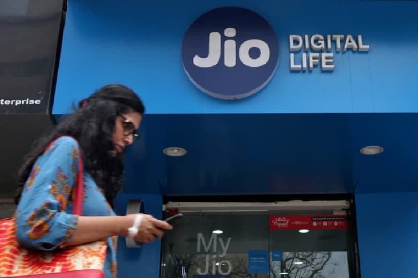 Reliance Jio IPO: ఇన్వెస్టర్ల కళ్లన్నీ జియోపైనే! 2.5% వాటాతో భారీ ...
