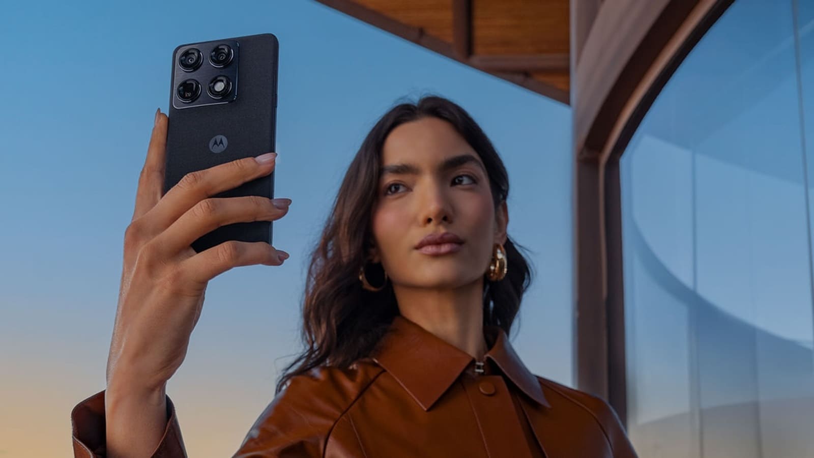 Motorola: మోటోరోలా నుంచి కత్తిలాంటి ఫోన్... ఫస్ట్ సేల్‌లోనే రూ.12 వేల ...