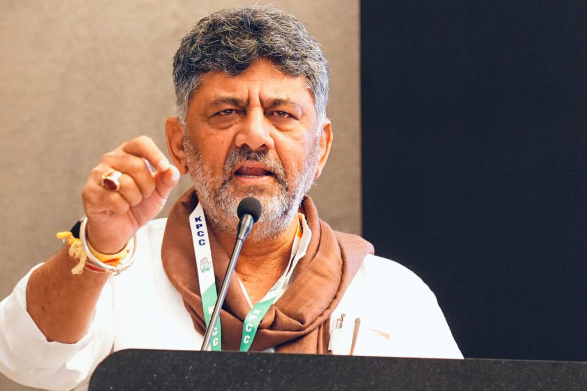 Road Accident: కారుని ఢీకొట్టిన స్పోర్ట్స్ బైక్.. ఐదుగురు ప్రాణాలు ...