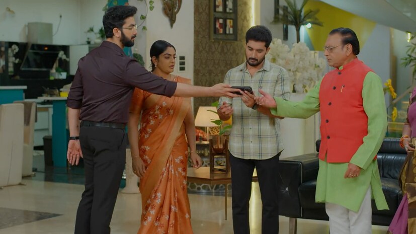 Karthika Deepam Serial Today may 31st Review: కార్తీక్ చెంప పగలగొట్టిన ...