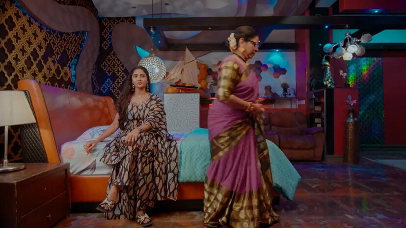 ‎Karthika Deepam Serial Today May 29th Episode: జ్యోత్స్న నువ్వు బట్టలు ...
