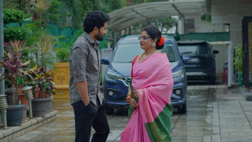 ‎Karthika Deepam Serial Today May 6th Episode: ఏంటే నీ ఓవర్ యాక్షన్ ...