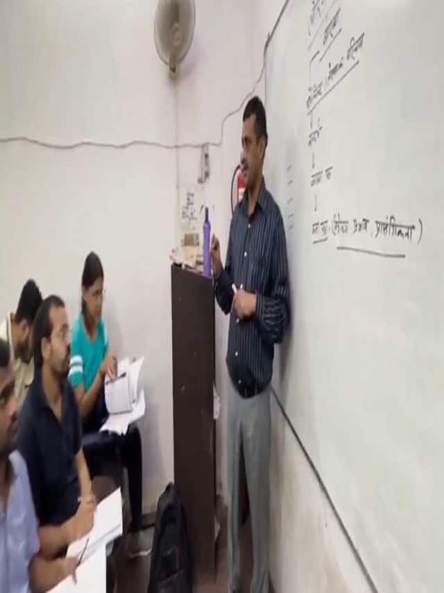 खान सर से आगे निकले ये टीचर, जादू की छड़ी से बनाते हैं IAS