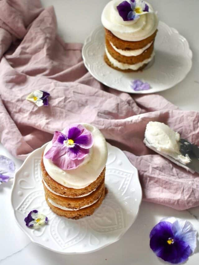 6 Flowers to Garnish Your Desserts