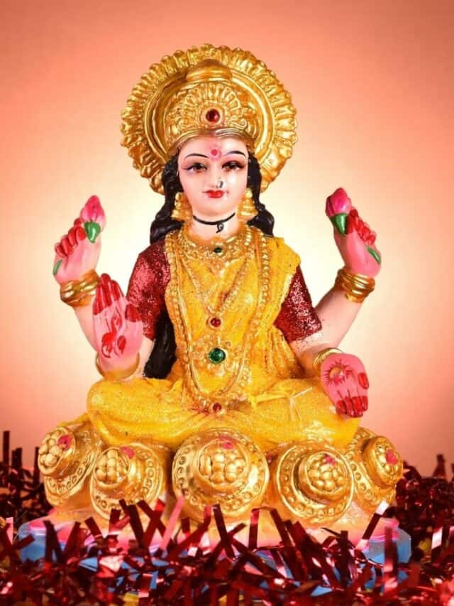 घर की इस दिशा में लगाएं मां लक्ष्मी की तस्वीर, छप्पर फाड़ होगी कमाई!