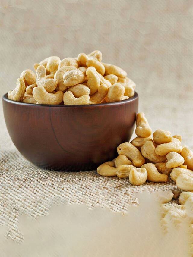 Cashew Benefits: خالی پیٹ کاجو کھانے کے فائدے
