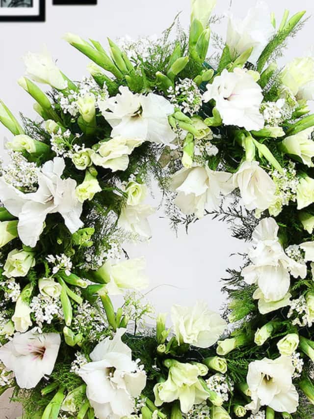 10 Flowers That Represent Death