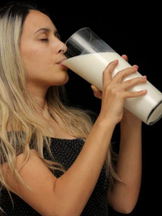 Doodh is Wonderful! 10 reasons to drink milk before going to bed