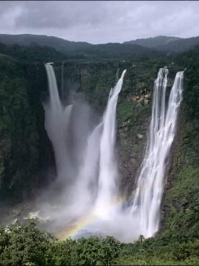 5 Beautiful Waterfalls To Visit In Tamil Nadu