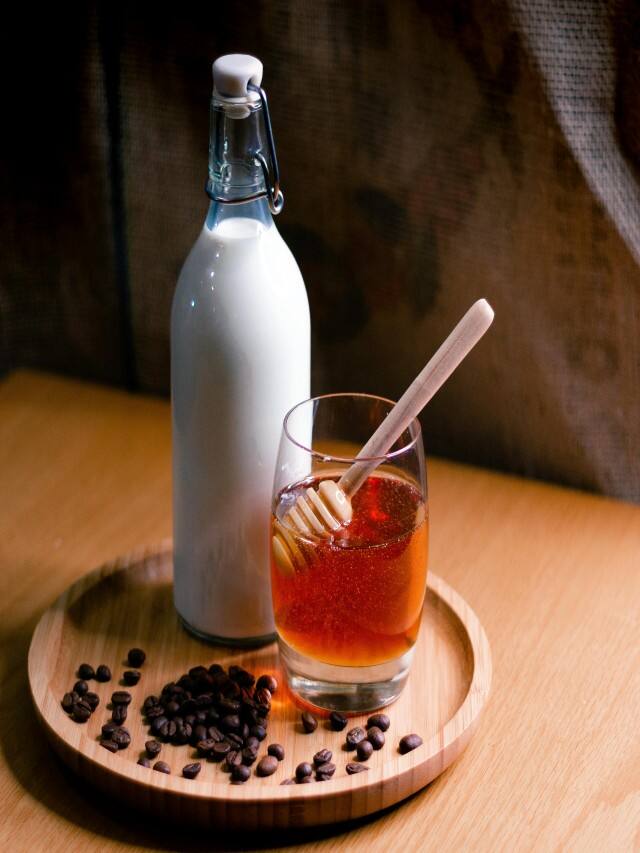Benefits of honey with milk