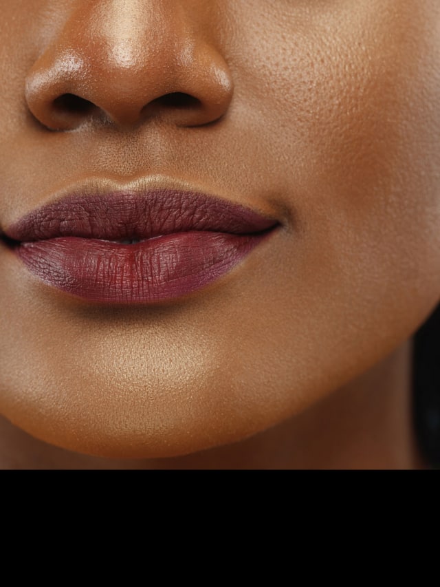 8 natural ways to lighten dark lips