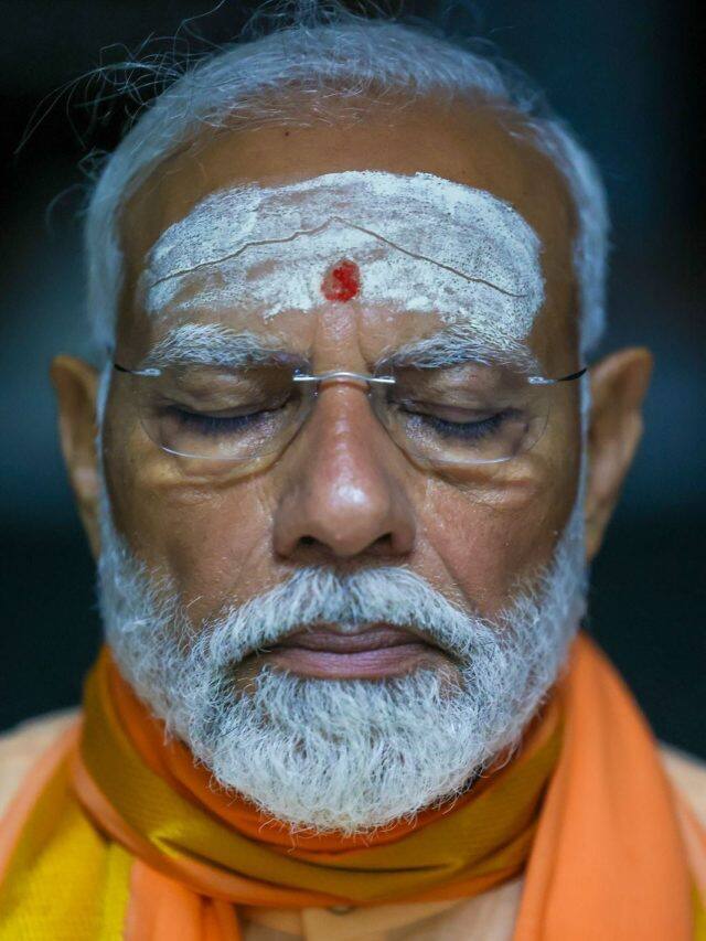 चुनाव की चिंता से दूर ऐसे ध्यान में लीन हमारे PM
