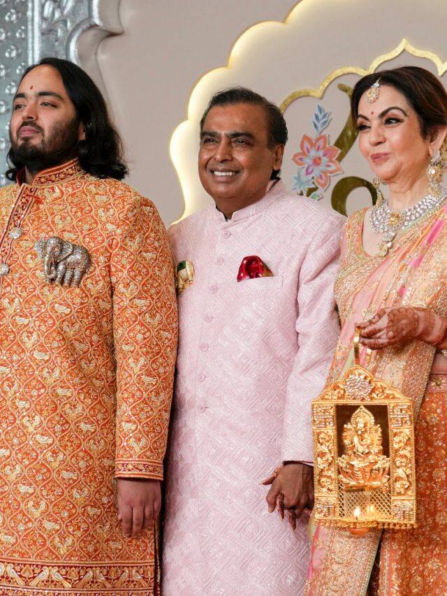 Anant Radhika Wedding: इस अंदाज में बारात लेकर निकला अंबानी परिवार
