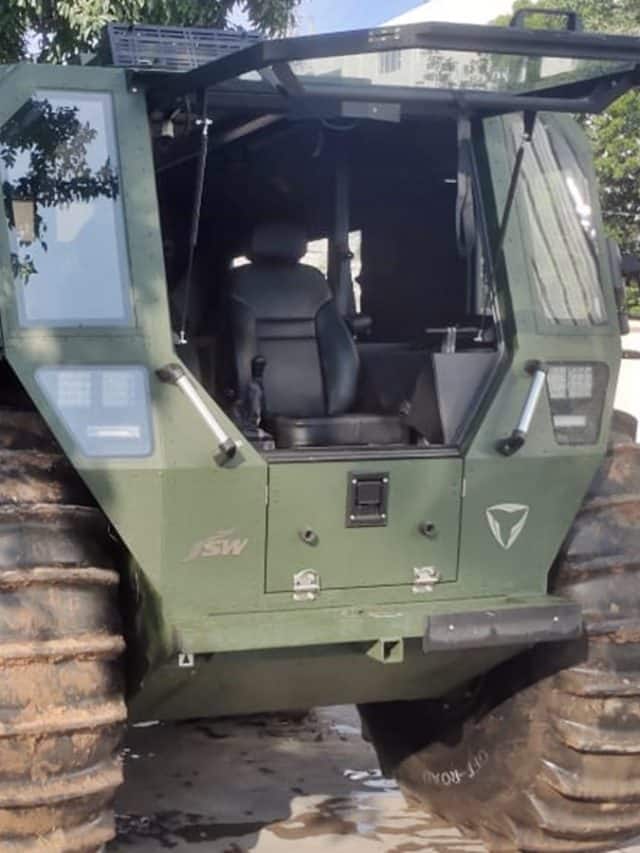 सेना का नया मददगारः पानी पर भी दौड़ती है ये गाड़ी