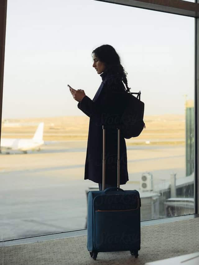 9 tips to keep your phones safe while travelling