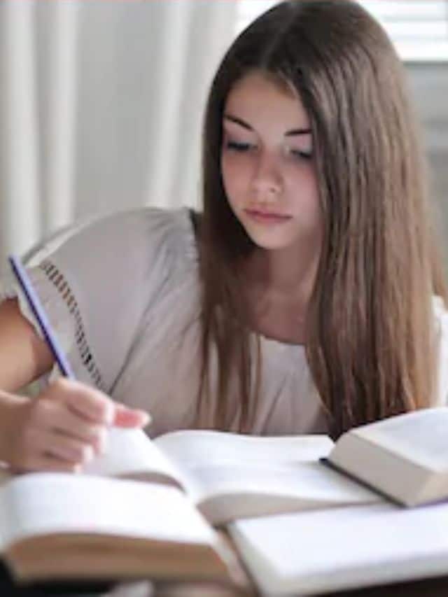 9 Simple Hacks To Stay Focused While Studying