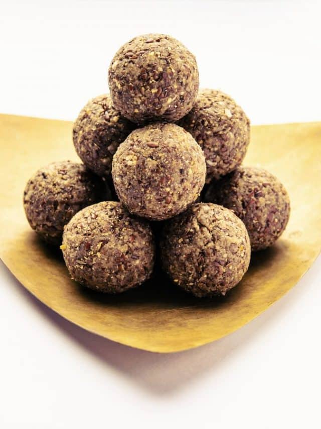 कब्ज दूर करने के लिए बनाएं ये सिंपल लड्डू