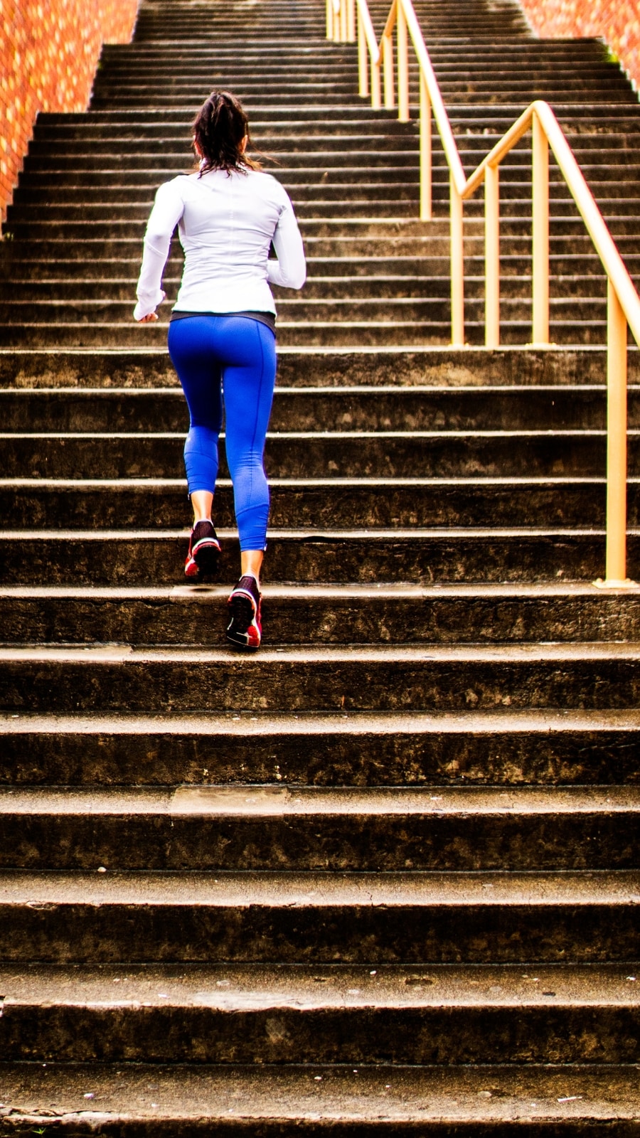 9 surprising benefits of climbing stairs daily