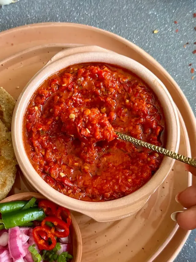 Spicy Walnut And Red Chilli Chutney Recipe