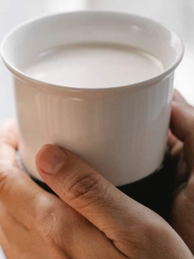 10 health benefits of drinking warm milk before sleeping