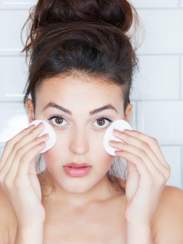 What happens if you don't remove your makeup: 10 dangers