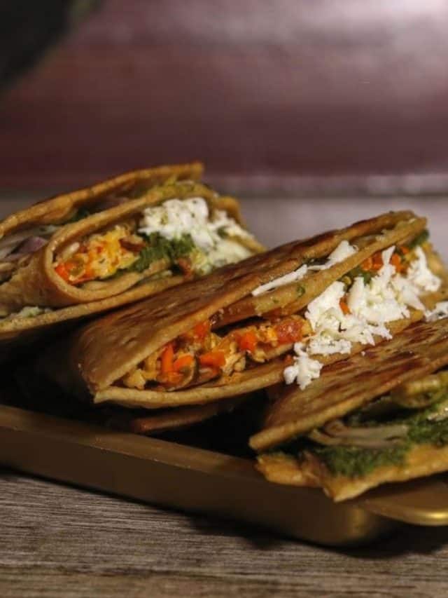 Healthy Palak Paneer Lifafa Paratha Recipe