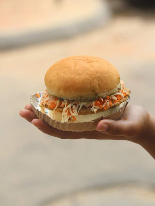 Tasty Karnataka-special Bun Nippat Chaat Recipe