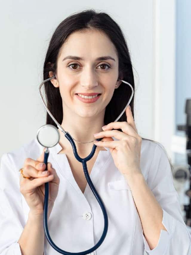 Hospitals में कब और क्यों चिल्ला के बोलते हैं 'Code Blue'?